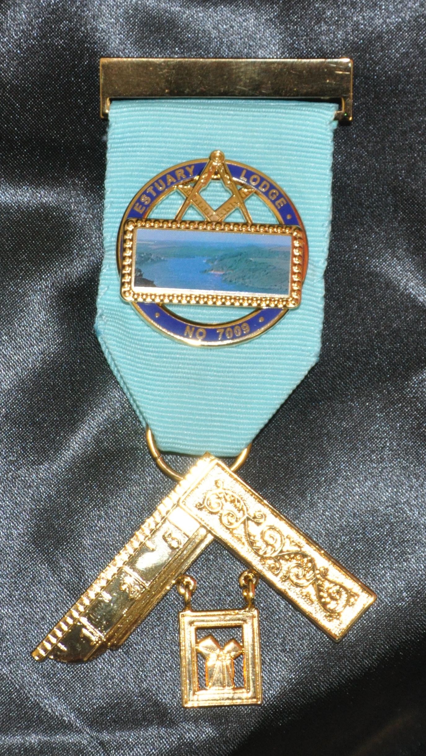 Craft Past Masters Breast Jewel (iii) - with Bespoke Crest on Ribbon ...